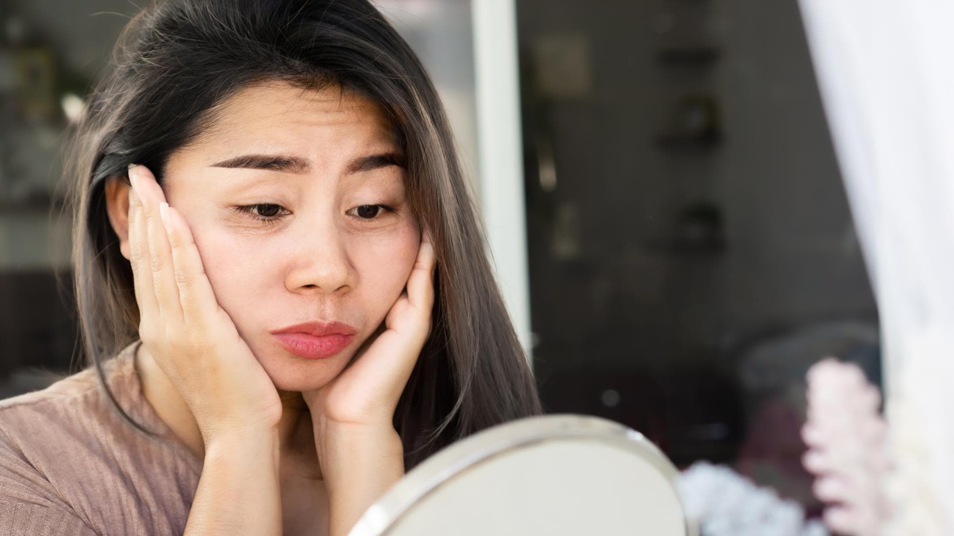 Tränensäcke entfernen: So verschwinden dunkle Augenringe