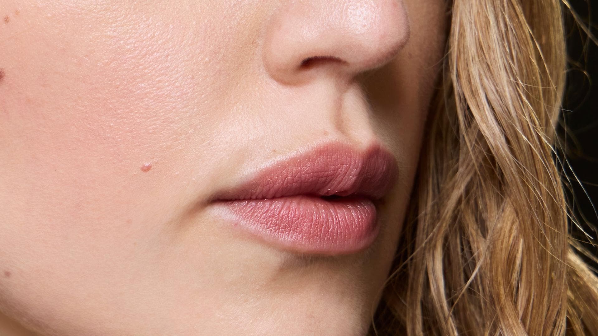 Matte Lips sorgen für einen eleganten Festtags-Look