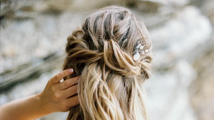 Haare hochstecken leicht gemacht: Tutorials & Tipps