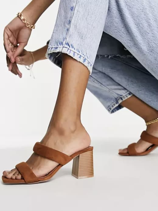 In diesen 3 angesagten Sandalen mit Absatz bekommst du niemals Blasen