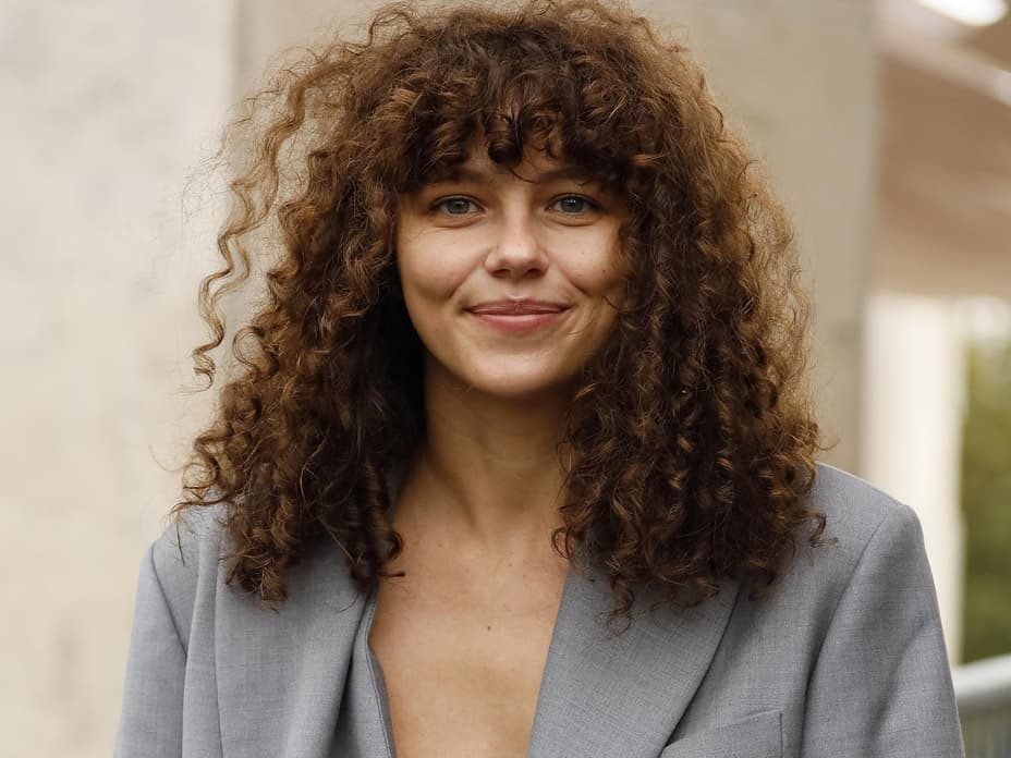 Die beste Pflege für lockige Haare: 3 Experten-Tipps