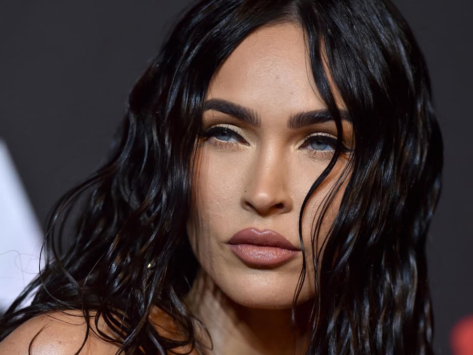 Nageltrend 2023: Die "Blood Drip Nails" von Megan Fox sind nichts für ...