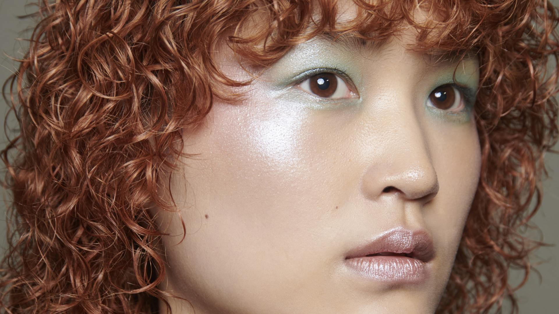 "Matcha Latte Make-up" kommt 2024 ganz groß raus – so geht's laut Expertin