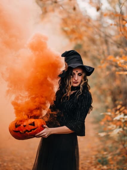 Hexe schminken: So gelingt das Halloween-Make-up Schritt für Schritt