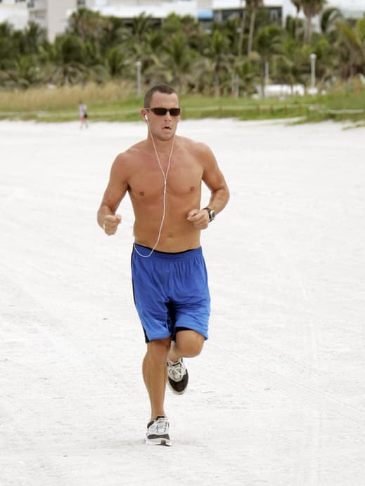 Heiße Promi-Männer am Strand: Unsere Top 9