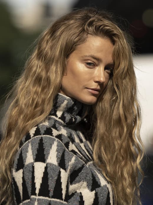 Haarfarben-Trend 2023: Teddy Bear Blond verleiht deiner Haarfarbe ein ...