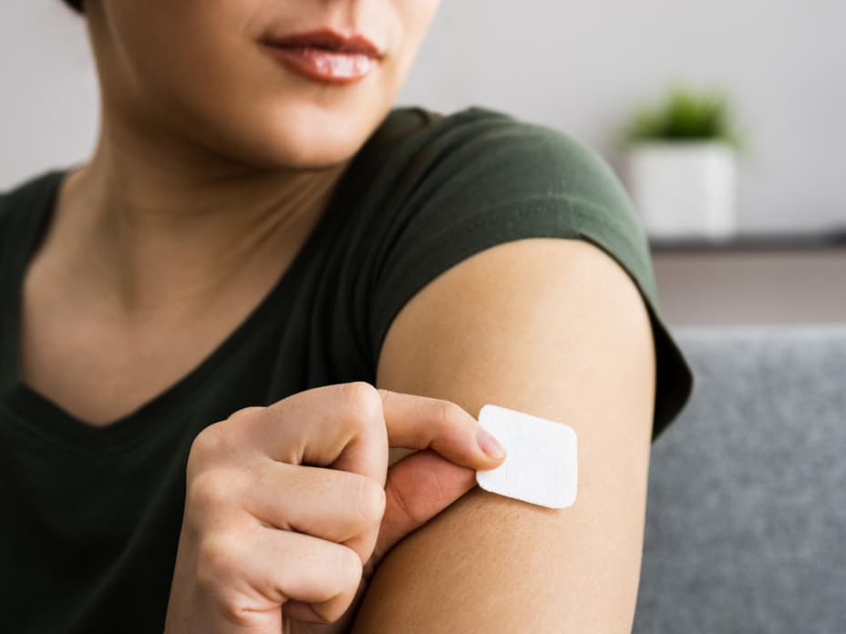 Verhütungspflaster: Wirkung, Anwendung, Vor- und Nachteile