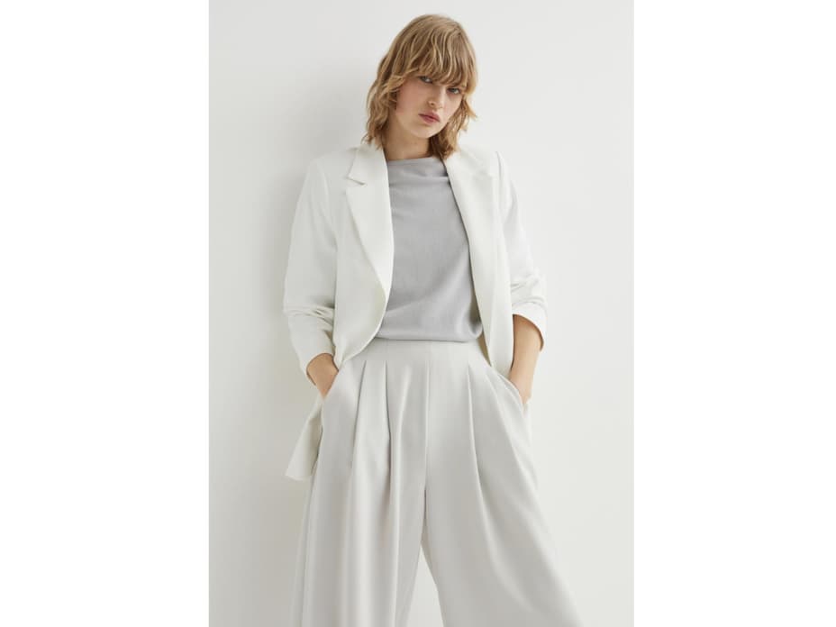 Mode-Trend 2023: Dieses weiße Kleidungsstück darf im Frühling in keinem Kleiderschrank fehlen