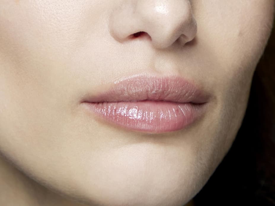 Drogerie 2023: Dieser Lifting-Lipgloss lässt die Lippen voller aussehen