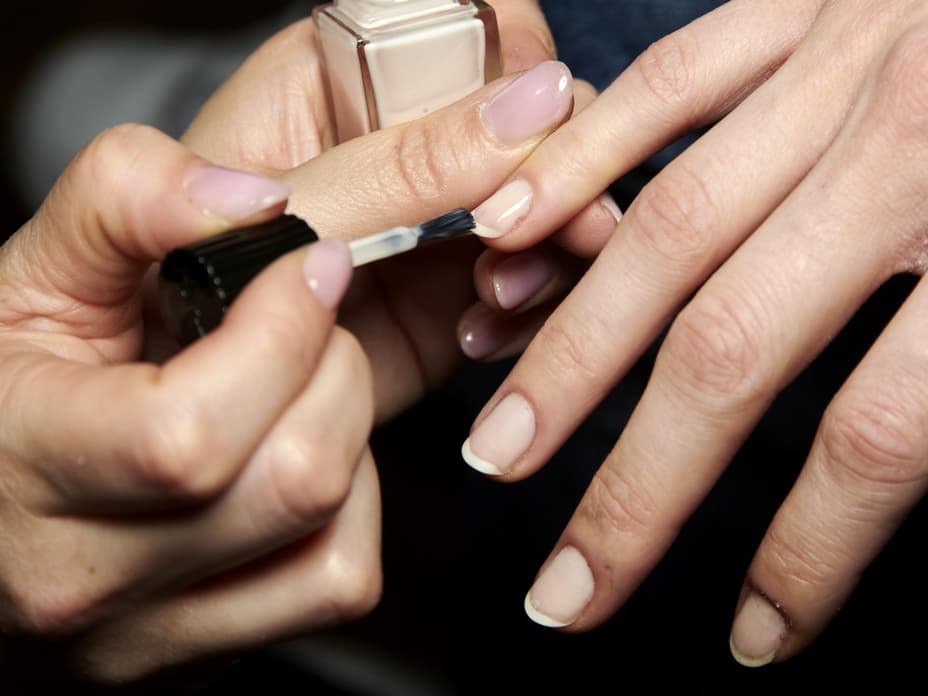 Nagel-Trends 2024: "Floating French Tips" sind ein Hingucker