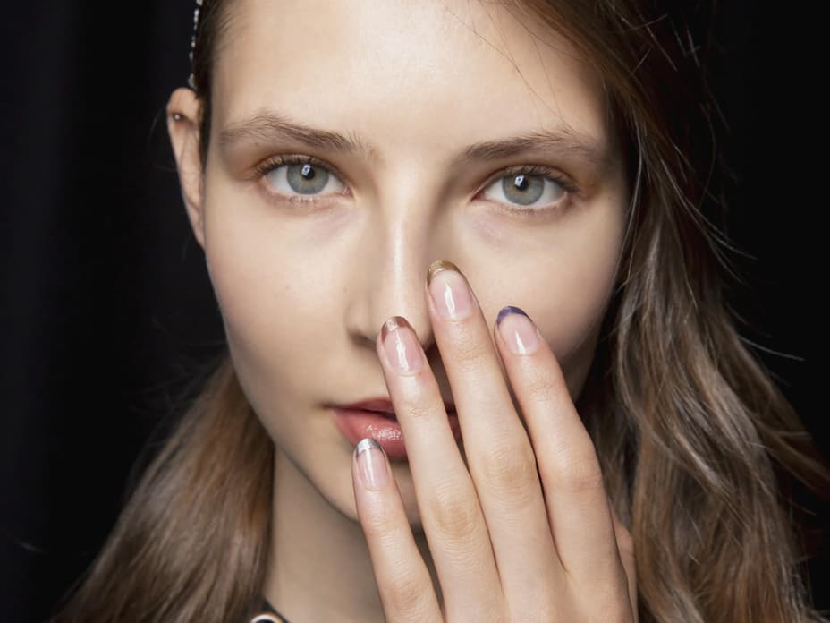 "Slanted French Nails": Der Nagel-Trend mit einem besonderen Twist