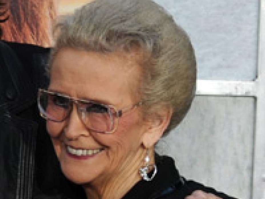 Miley Cyrus neues Tattoo zeigt ihre Großmutter