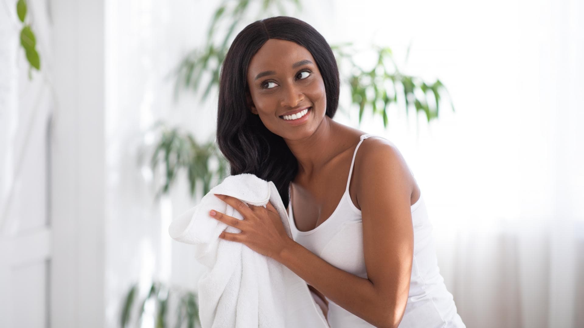 Frisuren-Trend 2022: Durch "Hair Slugging" seidenweiche Haare über Nacht