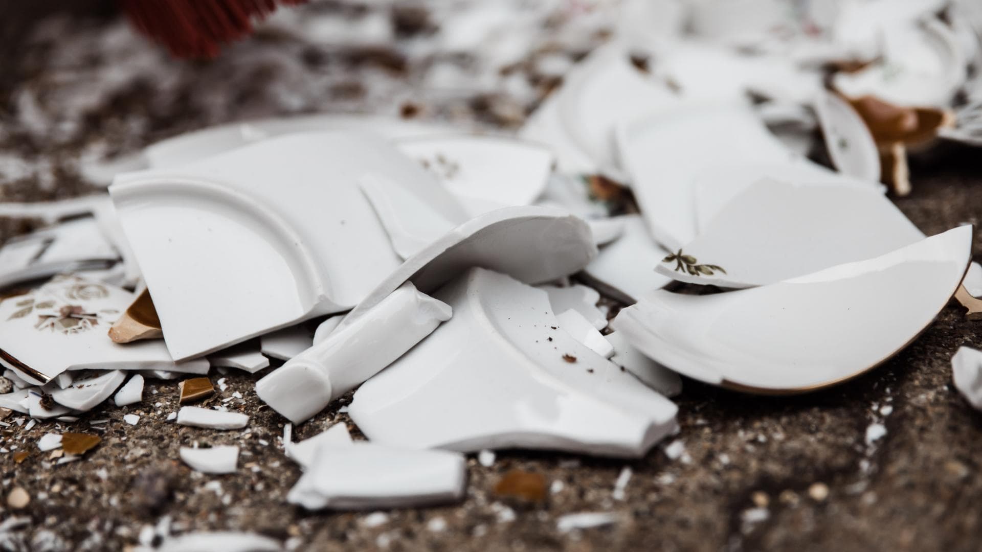 Polterabend: 5 Ideen und alle Infos zum Hochzeitsbrauch