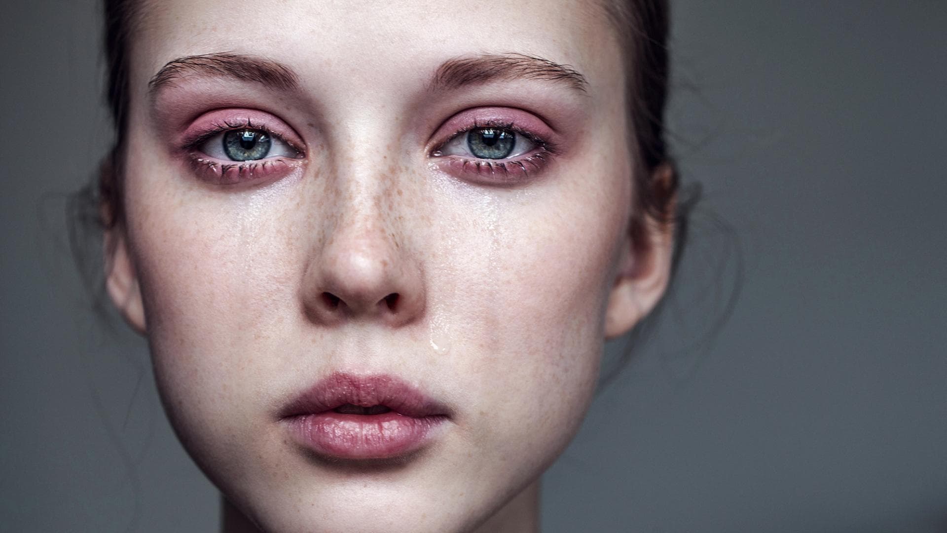 Beauty-Trend 2022: ""Crying Make-up" soll dich verheult aussehen lassen