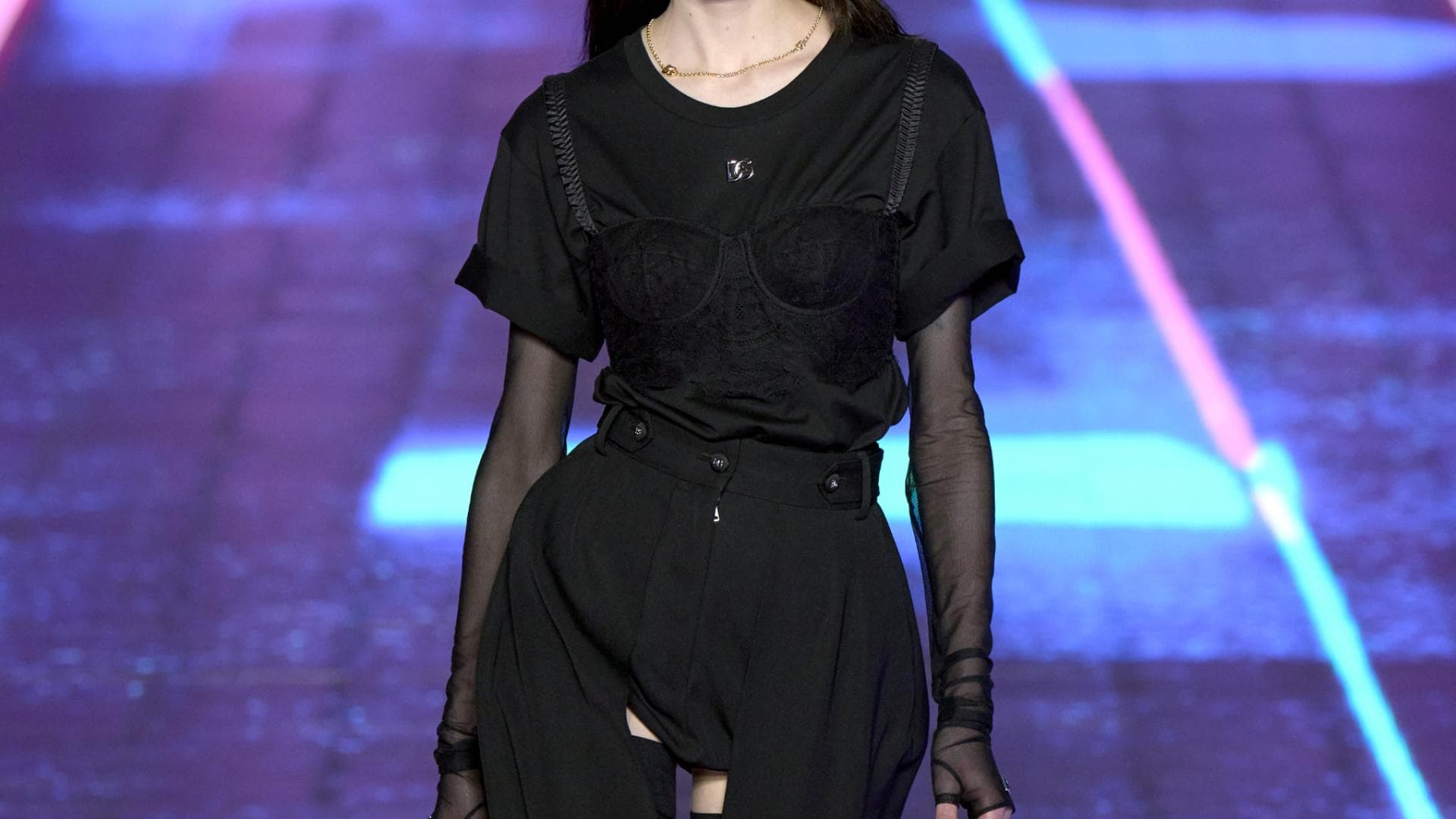 Winter-Trend 2022: "Neo Gothic" zeigt, wie aufregend schwarze Kleidung ...