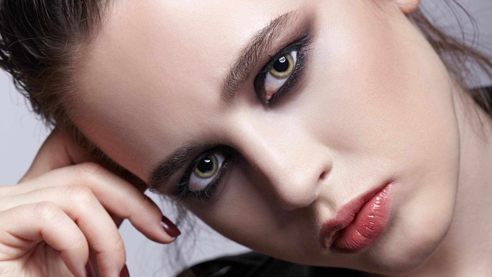 Grunge Make-up: So gelingt dir der lässige 90s-Look