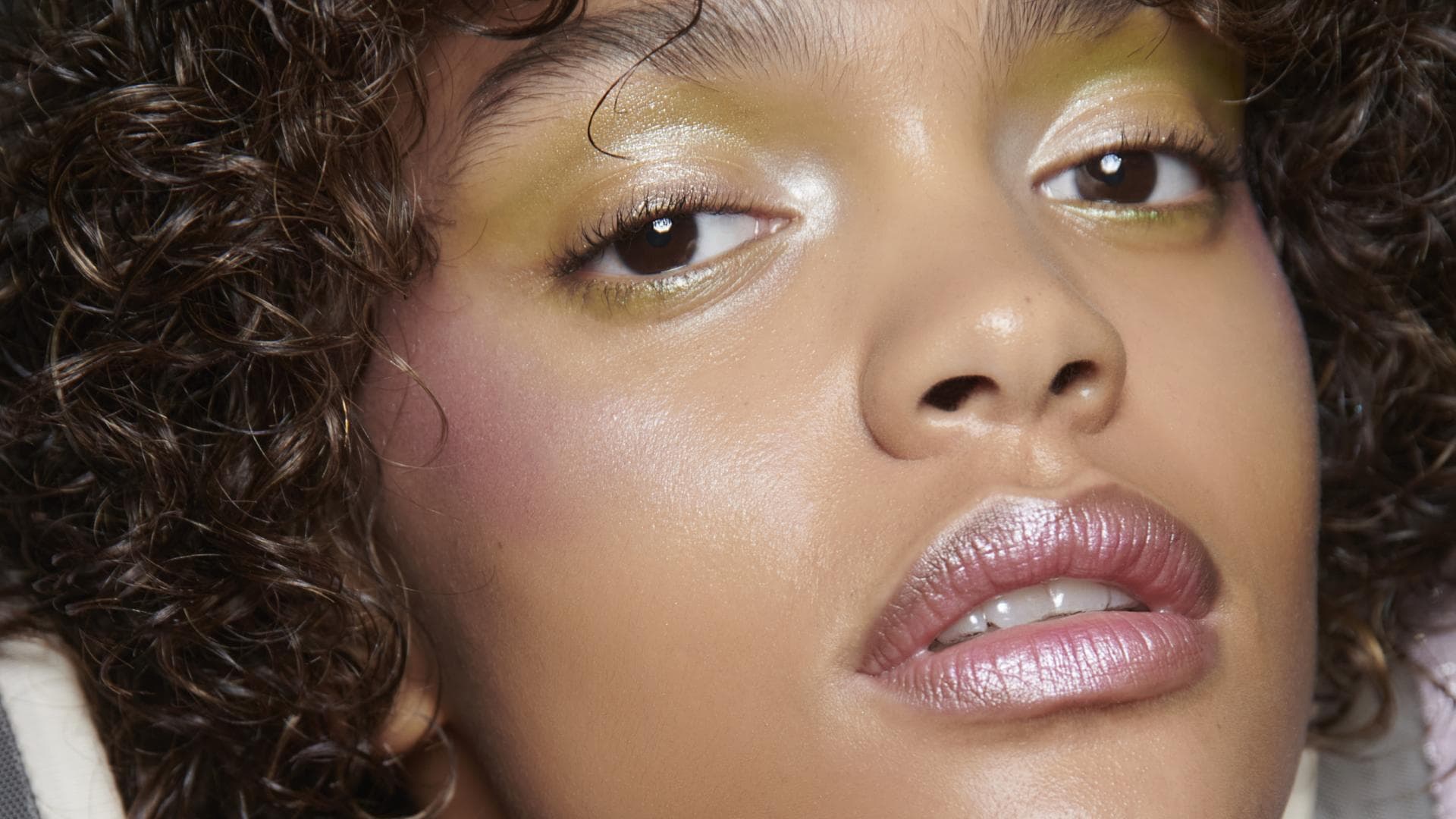 Retro-Comeback: So schön ist der Make-up-Trend "90s Lipliner" im Herbst
