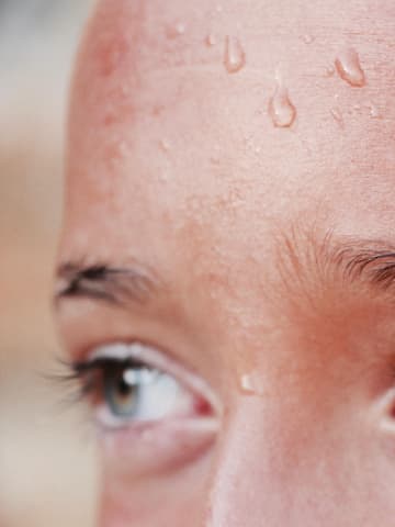 8 versteckte Gründe, warum unser Körper schwitzt!