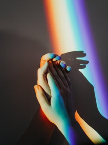 Deshalb ist Händchen halten so wichtig für die Beziehung